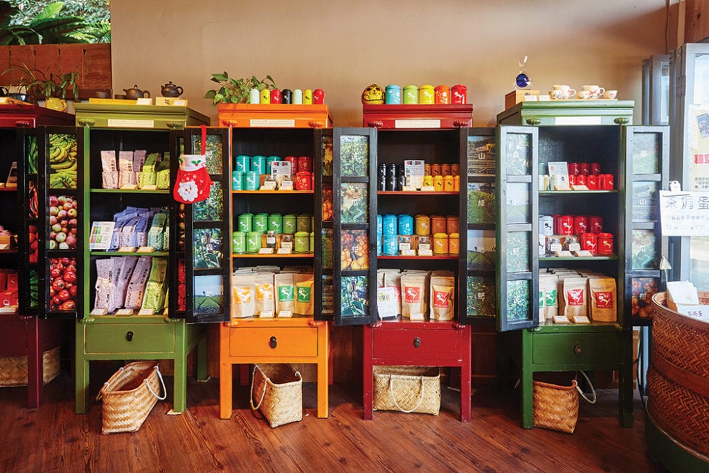 Exploring Maokong, Taiwan's Mountaintop Tea Village - Imbibe Magazine